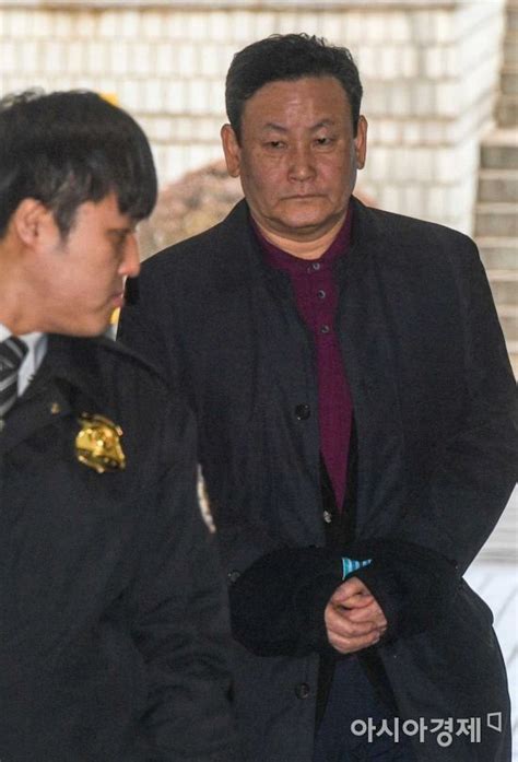 [포토] 입 꾹 다문 이영배 대표 아시아경제