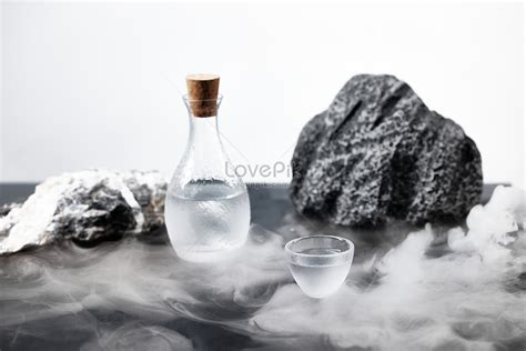 안개 속의 화이트 와인 잔 사진 무료 다운로드 Lovepik