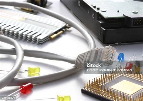 컴퓨터 구성 요소 프로세서 메모리 모듈 하드 디스크 및 인터넷 와이어 Cpu에 대한 스톡 사진 및 기타 이미지 Cpu Led 조명 공학 Istock