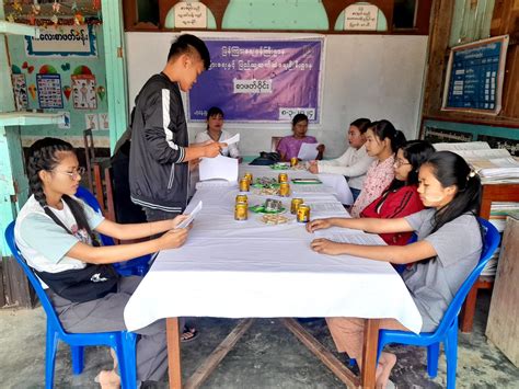 ဟိုမိန်းမြို့ လူထုအခြေပြုဗဟိုဌာန Community Centre တွင် စာဖတ်ဝိုင်းပ