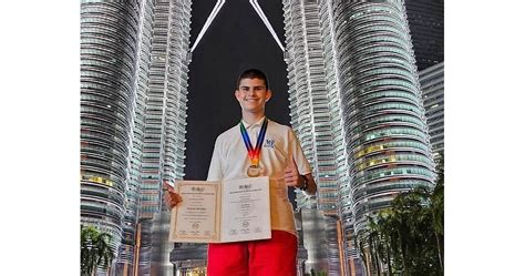 Варненец донесе златен медал от Световната математическа олимпиада в Куала Лумпур