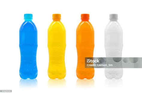 흰색 배경에 고립 된 다채로운 플라스틱 병입니다 물 음료 패키지 디자인을 위한 템플릿입니다 텍스트 이미지 및 로고를 넣을 수 있습니다 병에 대한 스톡 사진 및 기타 이미지