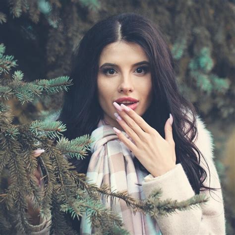 Premium Photo Perfect Surprised Woman With Open Mouth Outdoors