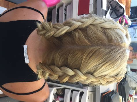 אטרקציה באירוע קליעת צמות