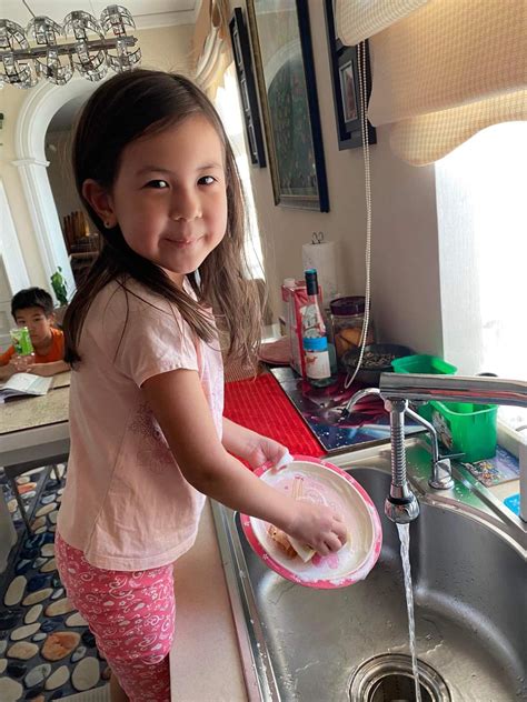 Энэ амралтын өдрийн Шинэ эриний хүүхдүүд цэцэрлэг