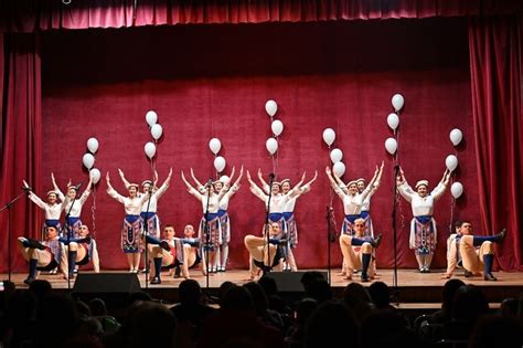 Деца с огромни сърца Ние врабчетата с два концерта в помощ на Наталия Делионова и Марти от