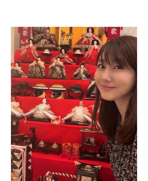 安めぐみ、ひな人形をバックにした長女との”密着”2ショットに「豪華なお雛様」「美しい」の声 Entame Next アイドル情報総合ニュースサイト