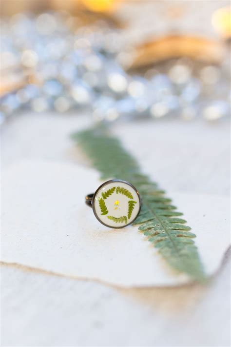 Кольцо с папоротником | Папоротник, Украшения, Смола