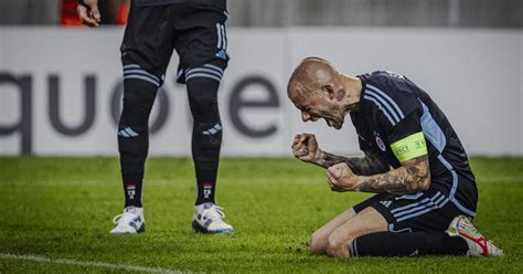 Divok Em Cie Pri V Azstve Slovana V Ub Ane Weissa I Lo Od Nervov Na Kolen Ch Roztrhn