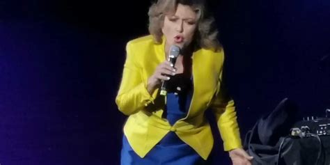 Video Angélica María Sufre Caída En Pleno Concierto Posta México