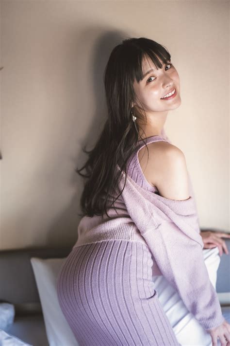 📸 画像：上坂すみれ2nd写真集『すみれのゆめ』（東京ニュース通信社刊）｜上坂すみれ、「健康にもいいよ～！」2nd写真集 重版決定！