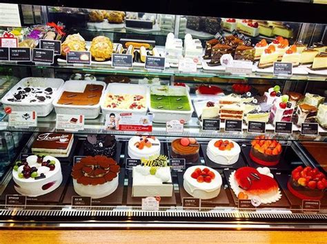 신제품이 들어가니 뭔가 더 화사해보이는 우리매장 쇼케이스 투썸투썸플레이스투썸플레이스케이크투썸케이크먹스타그램맛스타그램빵스타그램케익스타그램케이크케익디저트