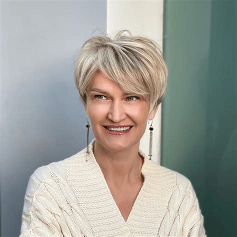 The 25 Best Short Hairstyles For Thin Hair Ideas For 2026