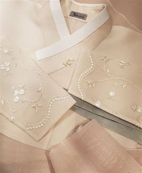 ᆞ ᆞ 명품은디테일이다르다 ᆞ 한복더단 더단한복 더단스타일 레이스한복 신부한복스타그램 결혼예복 파스텔톤 예신스타그램 한복스타그램 장식 Cody