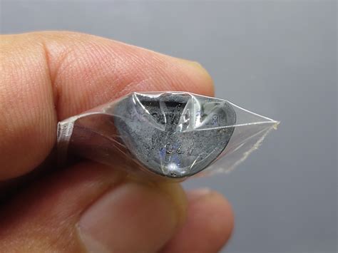 หลวงปู่ทวด วัดช้างให้ ลอยองค์ เนื้อนวโลหะ ตราสัญลักษณ์ มวก รุ่นประวัติศาสตร์เฉลิมพระเกียรติ