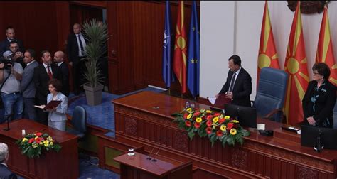 Инаугурирана новата претседателка Митрески во заклетвата прочита Република Северна Македонија