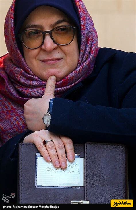 سخنگوی دولت علاوه بر مقنعه‌های رنگارنگ، شعرهای مختلف و جذابی رو برای هر