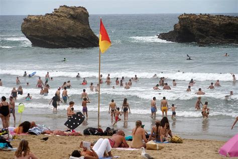 Biarritz La Plage Du Port Vieux Moins Surveillée