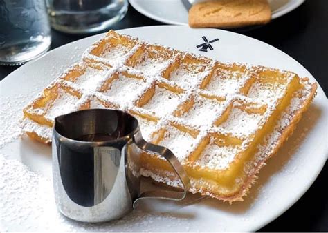 Best Waffle Shops In Brussels Belgium And How To Eat Belgian Waffles