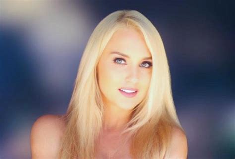 I Noticed Goddess Julia Robbie Official Photos