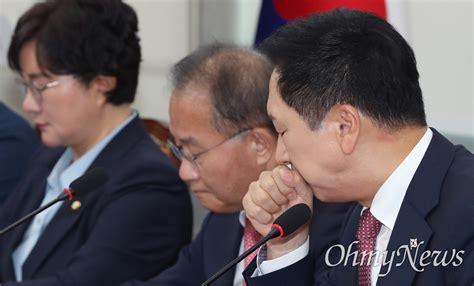 수조물 먹방 거리두는 국힘 김영선 총리한테 먹으라 해서 먹었다