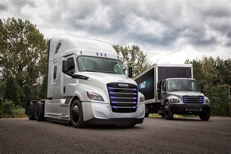 Daimler Debuts Electric Freightliner Cascadia News