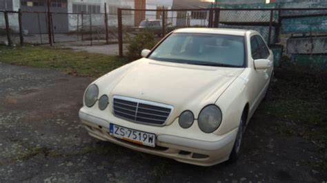 Автомобіль Mersedes Bens 210 E 2000 року випуску бежевого кольору № кузова Wdb2100071b078998