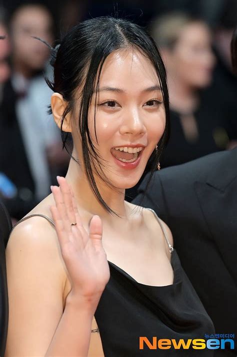 비비 칸레드카펫 배우 김형서로 인사 포토엔hd