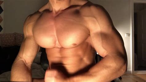 Bodybuilder Flexing Oiling And Masturbating