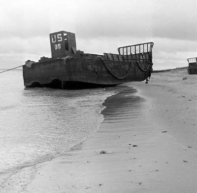 Wwii Photo Us Landing Craft On Normandy Beach Ww2 Bandw World War Two