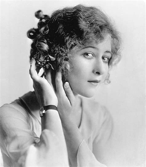 ماجرای ازدواج چارلی چاپلین 53 ساله با دختر 18 ساله عاقبت ازدواج شان