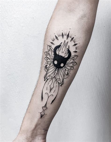 My First Tattoo Of Hollow Knight Love It So Much Tattoo Ideen Klein Biene Tattoo Fineline
