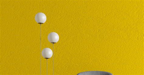 노란색 벽 위에 회색 안락의자 커피 테이블 플로어 램프가 있는 거실 내부 홈 디자인 3d 렌더링 사진 Unsplash의 의자 이미지