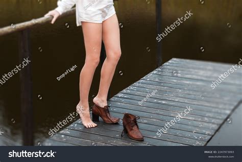 7 881 Woman Walking Naked Images Stock Photos Vectors Shutterstock