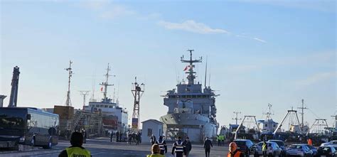 Migranti La Nave Cassiopea Arrivata In Albania