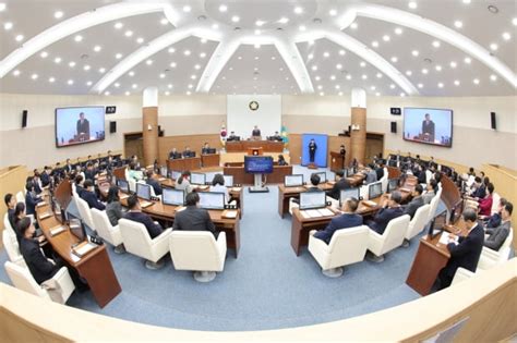 개통 앞둔 창원 S-BRT 두고 시의회도 국민의힘·민주당 공방 | 한국경제