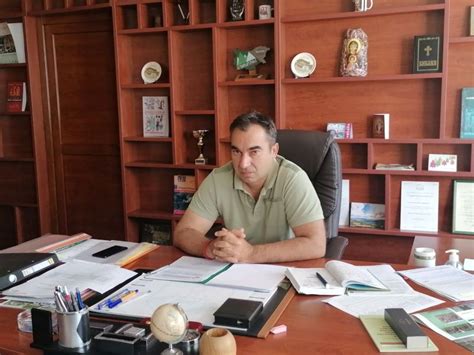 Инж Димчо Радев директор на „Югоизточно държавно предприятие” Сливен поздравява всички