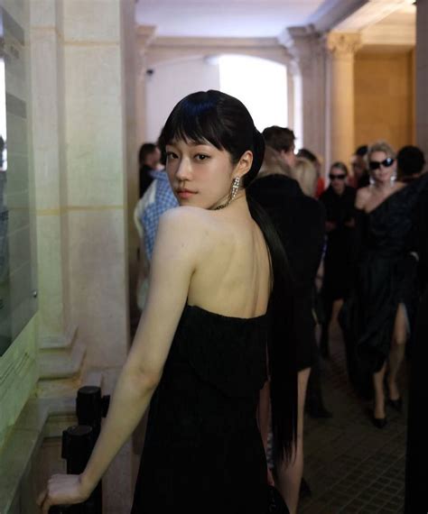 “노윤서 파리를 물들인 드레스 자태”…‘발렌시아가 행사서 빛난 미모→팬들 감탄