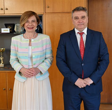 УНСС Ректорът на УНСС основен лектор на Xviii Международна