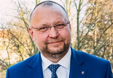 Bartošek Předseda Ps Němcová S Pekarovou Se Nad Ním Rozplývají Pravý