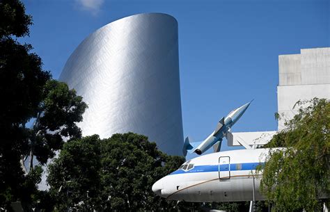 Construction Of Space Shuttle Endeavours New Home At The California
