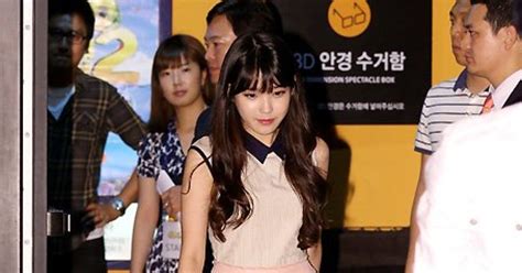 포토]아이유 미니스커트 입고 사뿐사뿐