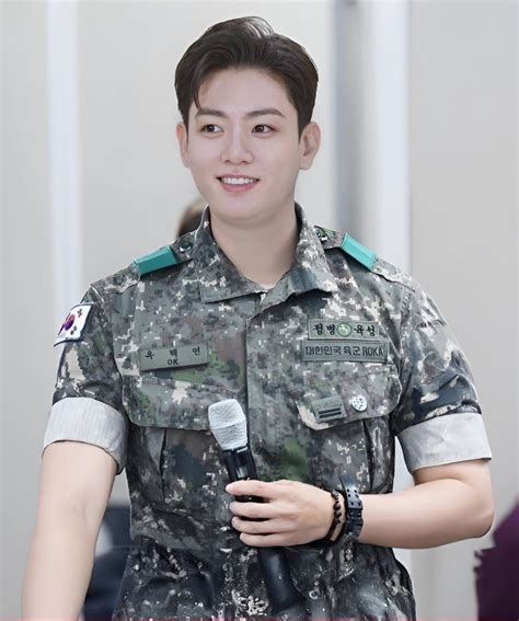 Pin Van Lily Pino Op Bts