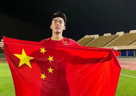 照亮中国足球希望之路！21岁胡荷韬闪耀中日之战澎湃号·湃客澎湃新闻 The Paper