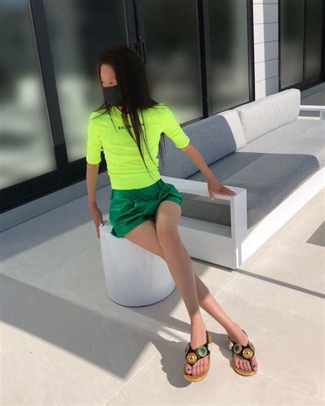 Veronica Wang Feet