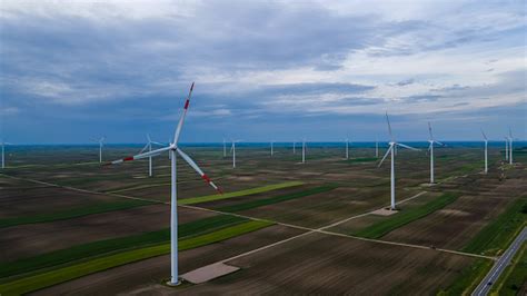 풍력 발전 단지 또는 풍력 발전 단지의 공중 보기 복사 공간이있는 발전 전기를위한 높은 풍력 터빈 0명에 대한 스톡 사진 및 기타 이미지 Istock