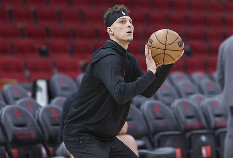 Tyler Herro Returns Helps Heat Down Rockets Reuters