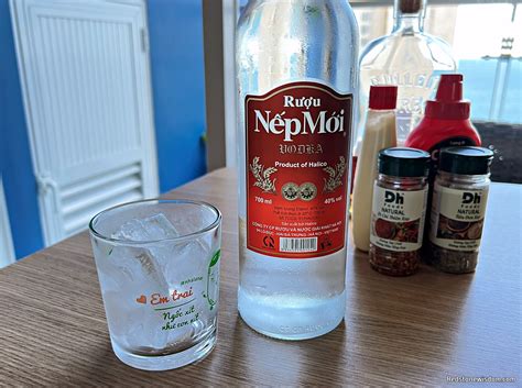 베트남 기념품 추천 넵 모이 Nếp Mới 보드카 현자의 돌 베트남 기념품 추천 넵 모이 Nếp Mới 보드카 현자의 돌