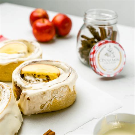 Apple Filled Cinnaroll 4 Pack Cinnamon Scent