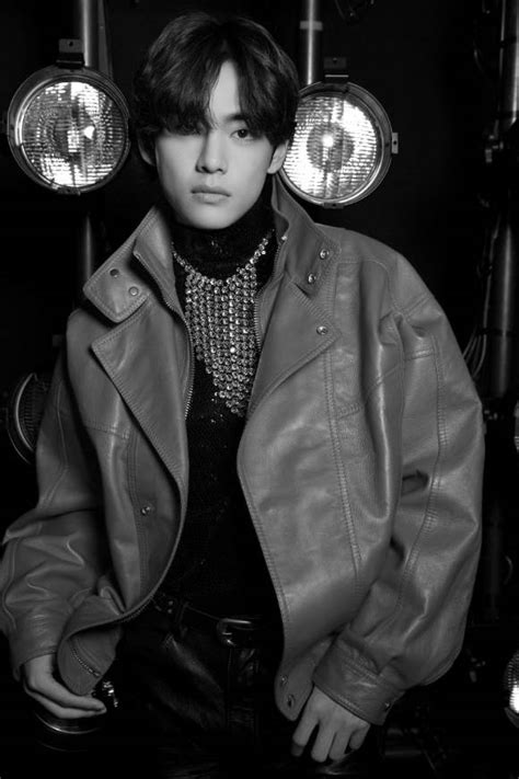 神仙同框！金泰亨lisa朴宝剑巴黎合影曝光 搜狐大视野 搜狐新闻